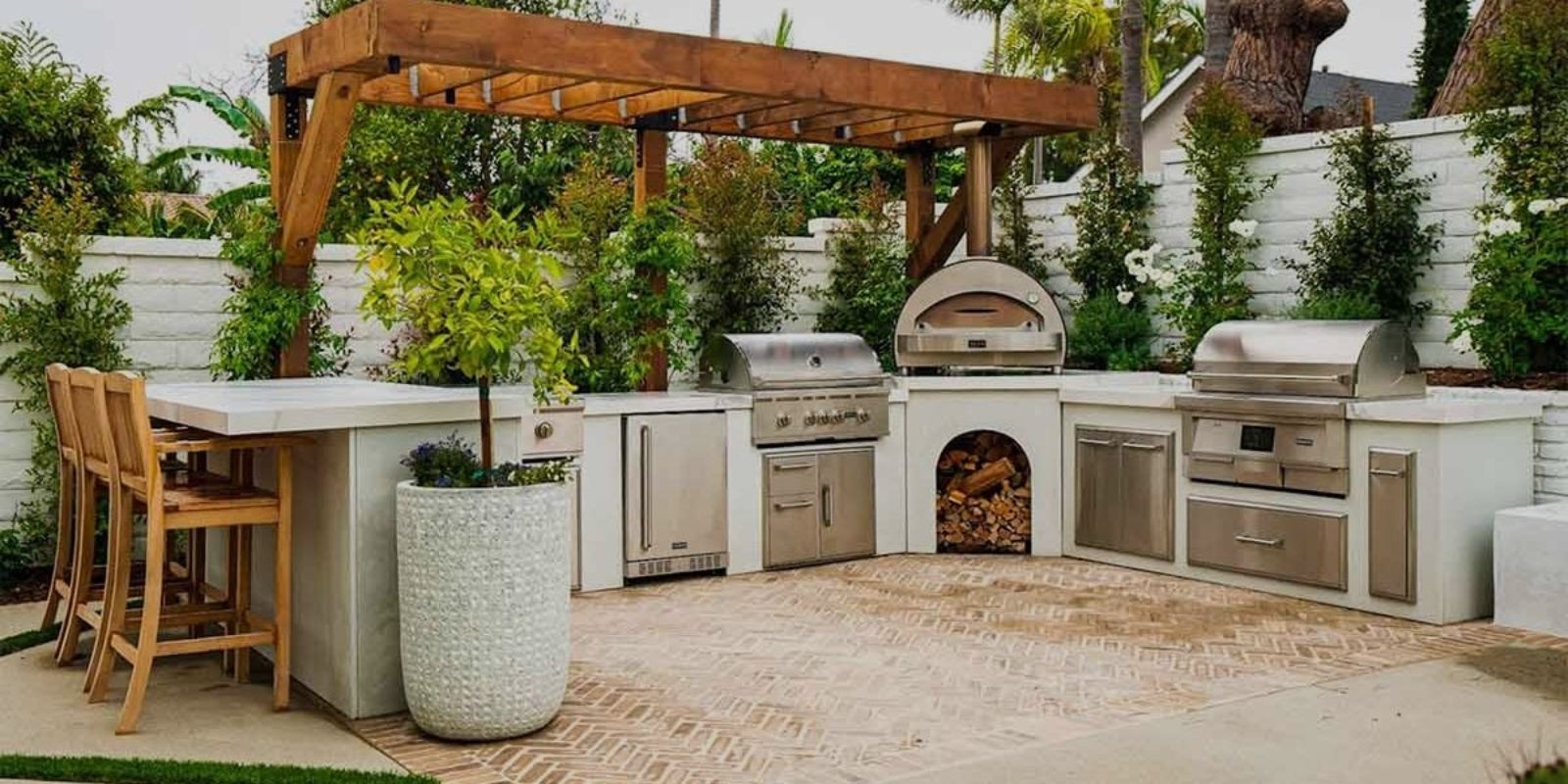 6 Stylish Small Outdoor Kitchen Ideas In 2024 | AV Landscaping UAE