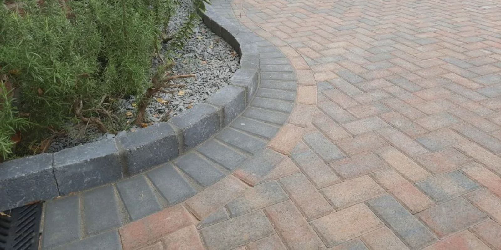 6 Best Landscape Curbing Ideas For 2026
