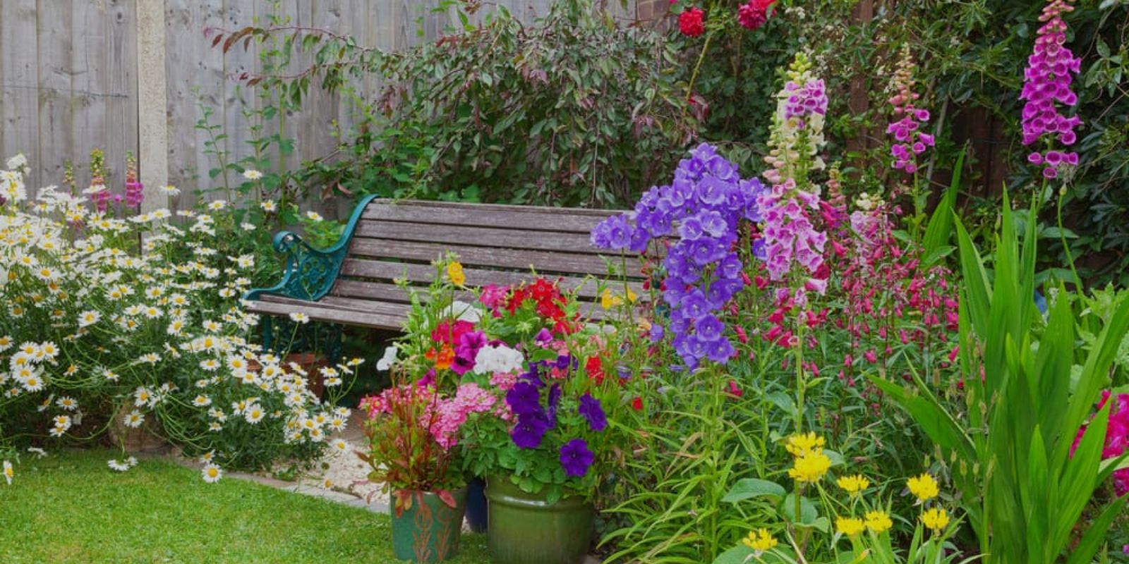 Top 3 Attractive Corner Flower Garden Ideas | AV Landscaping UAE