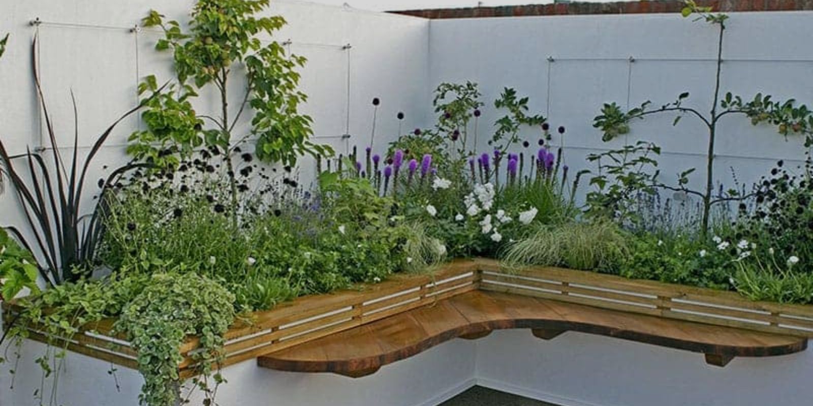 3 Best Small Flower Bed Ideas For Your Garden In 2025 | AV Landscaping UAE