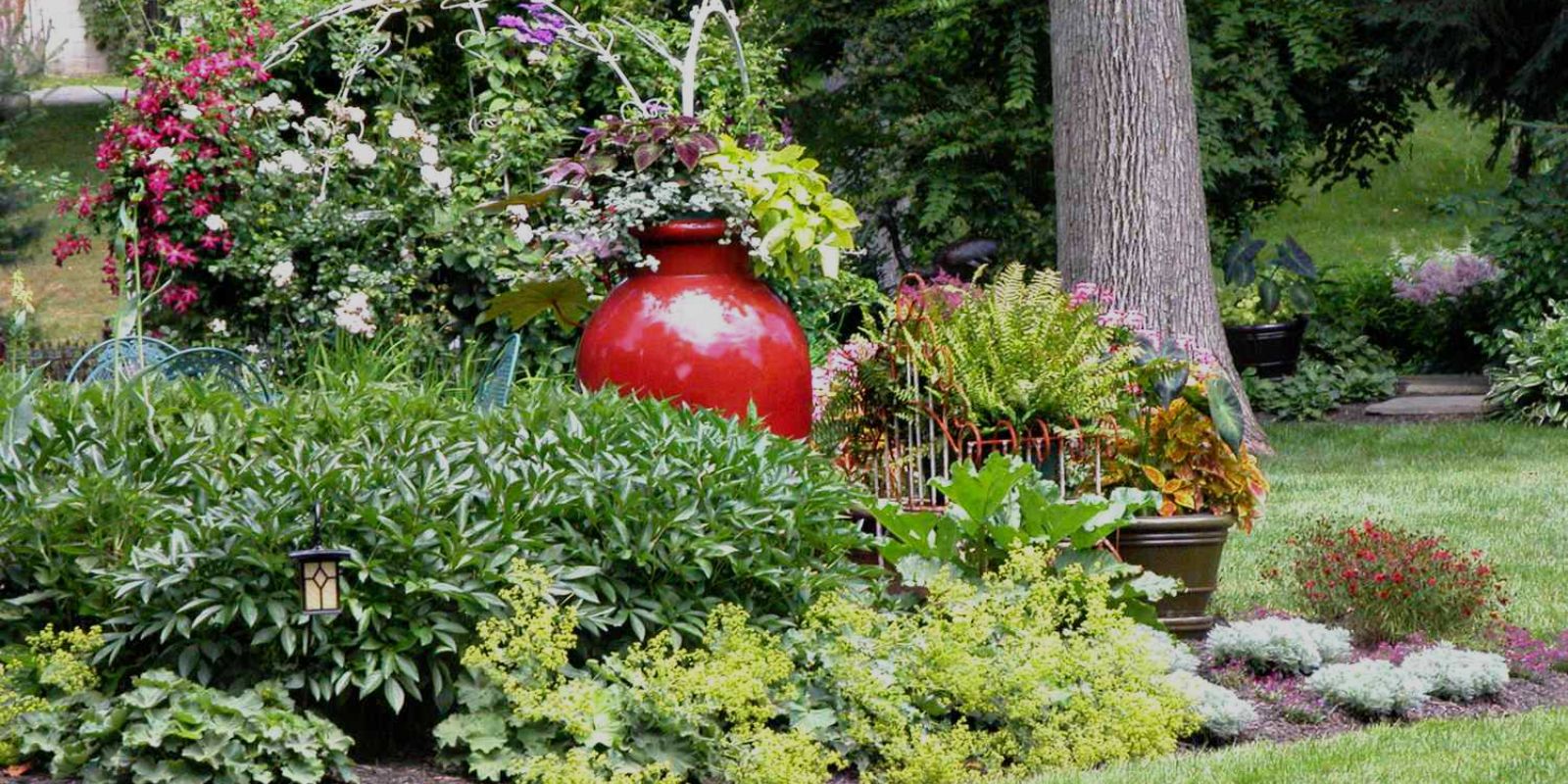 Top 3 Attractive Corner Flower Garden Ideas | AV Landscaping UAE